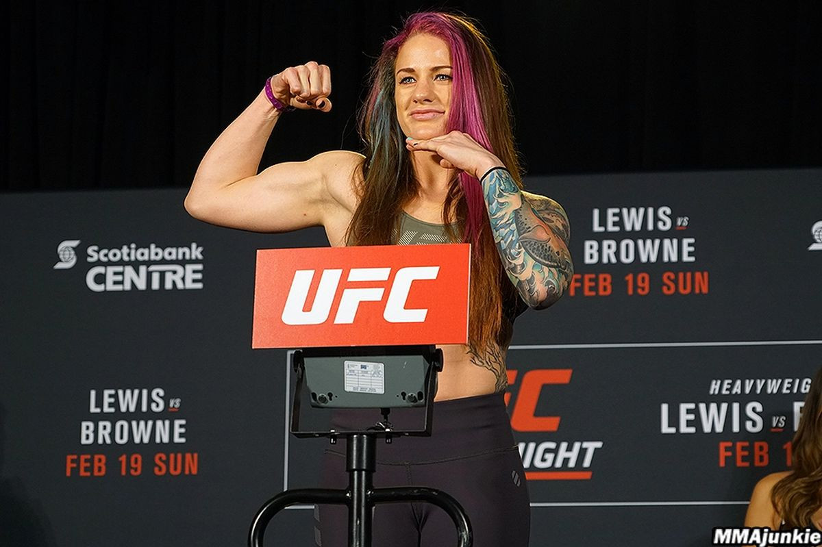 UFC borkinja za prvu bračnu noć prevarila muža: "Vodio sam kćer na ...