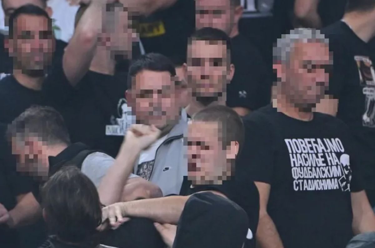 U tuči Grobara uočen šokantan natpis na majici jednog navijača: "Da li ...
